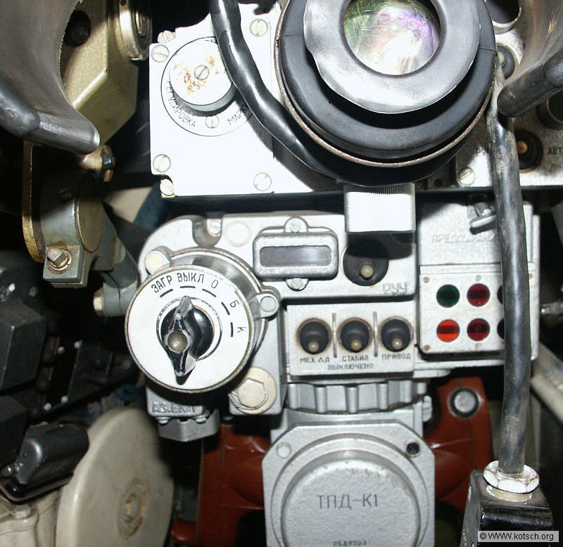 How does one operate the autoloader on T-72-type tanks? : r/TankPorn